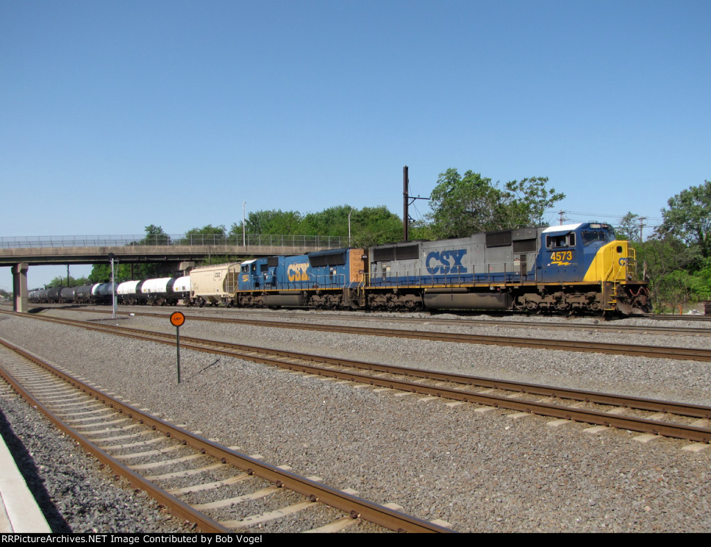 CSX 4573 and 4821